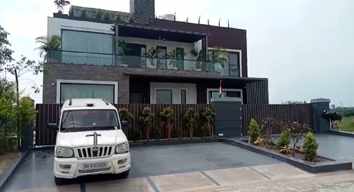 Vigilance raid on AIG ashish kapoor house